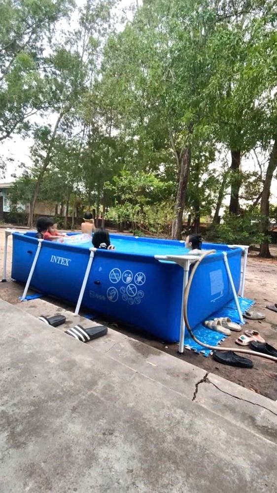 Bể bơi di động cho trẻ em 2.6m*1,6m INTEX 28271